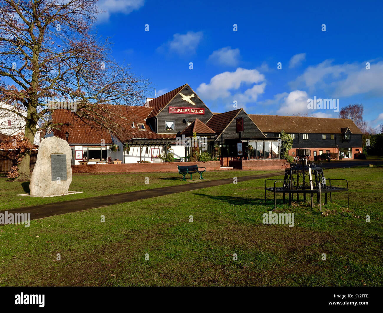 Martlesham Heath, UK. 12th Jan, 2018. UK Weather: Bright sunny winter ...