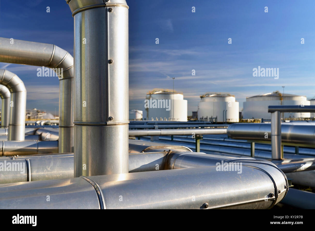 Refinery for the production of fuel - architecture and buildings of an ...
