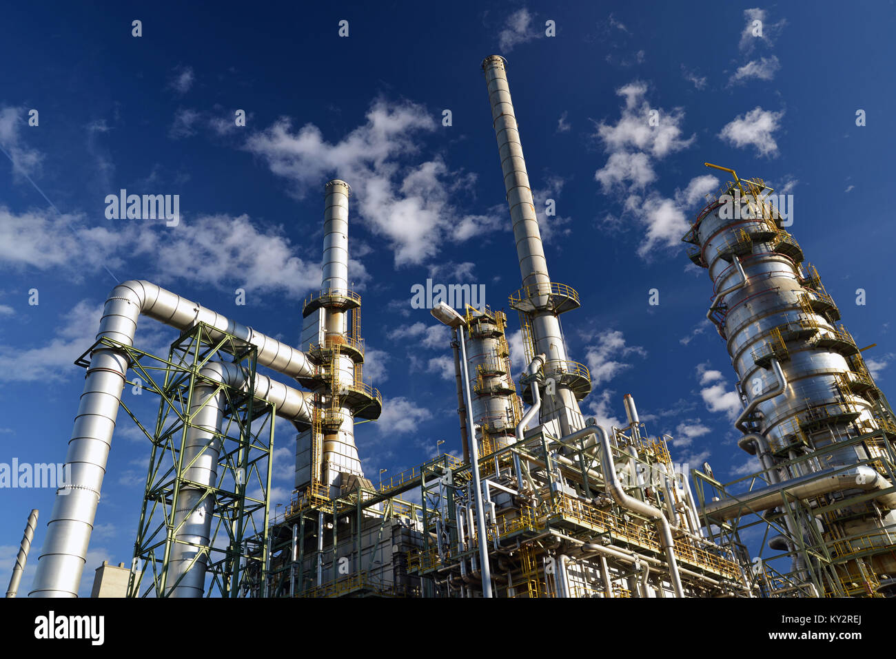 Refinery for the production of fuel - architecture and buildings of an ...