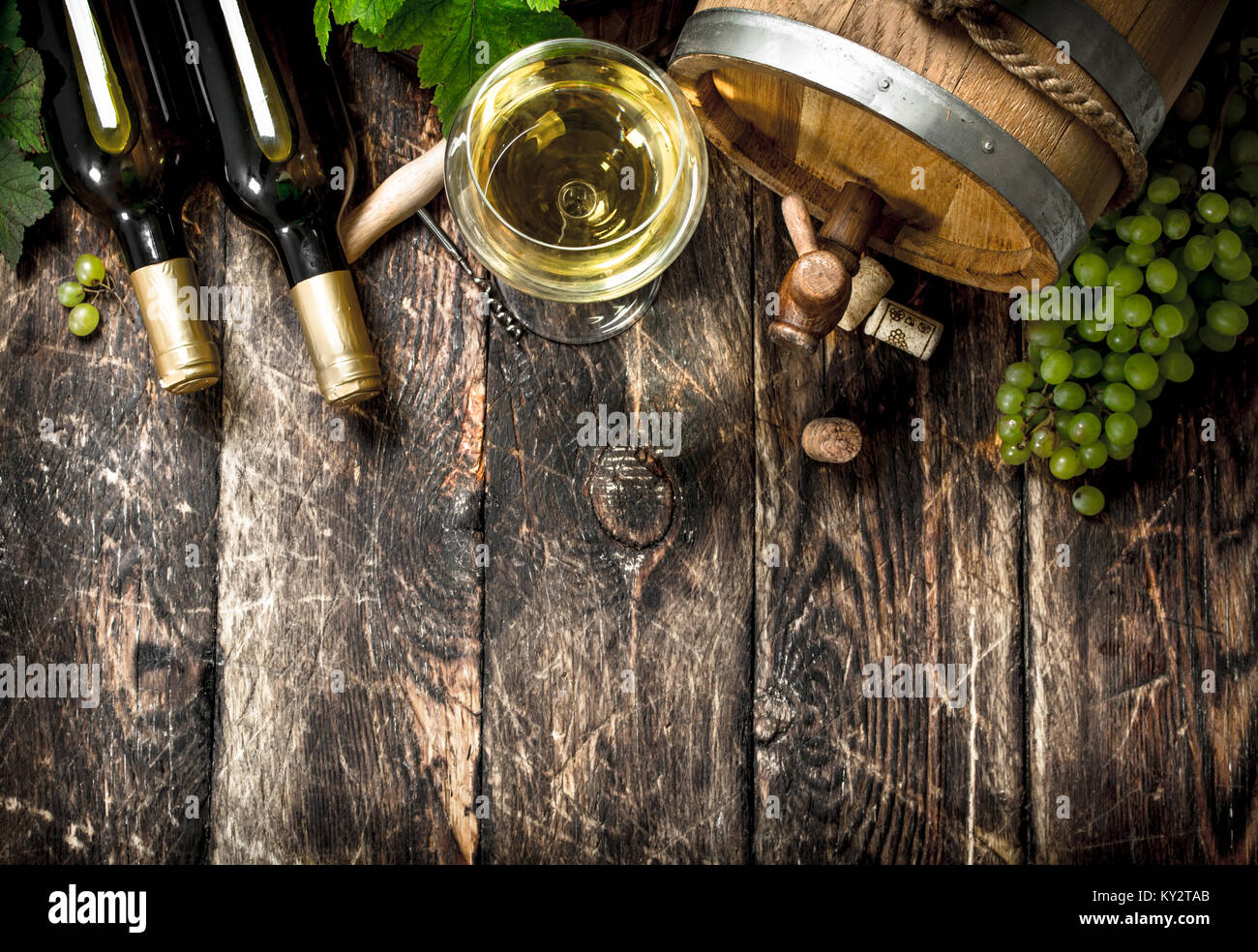 Wine background. A barrel of white wine with branches of green grapes ...