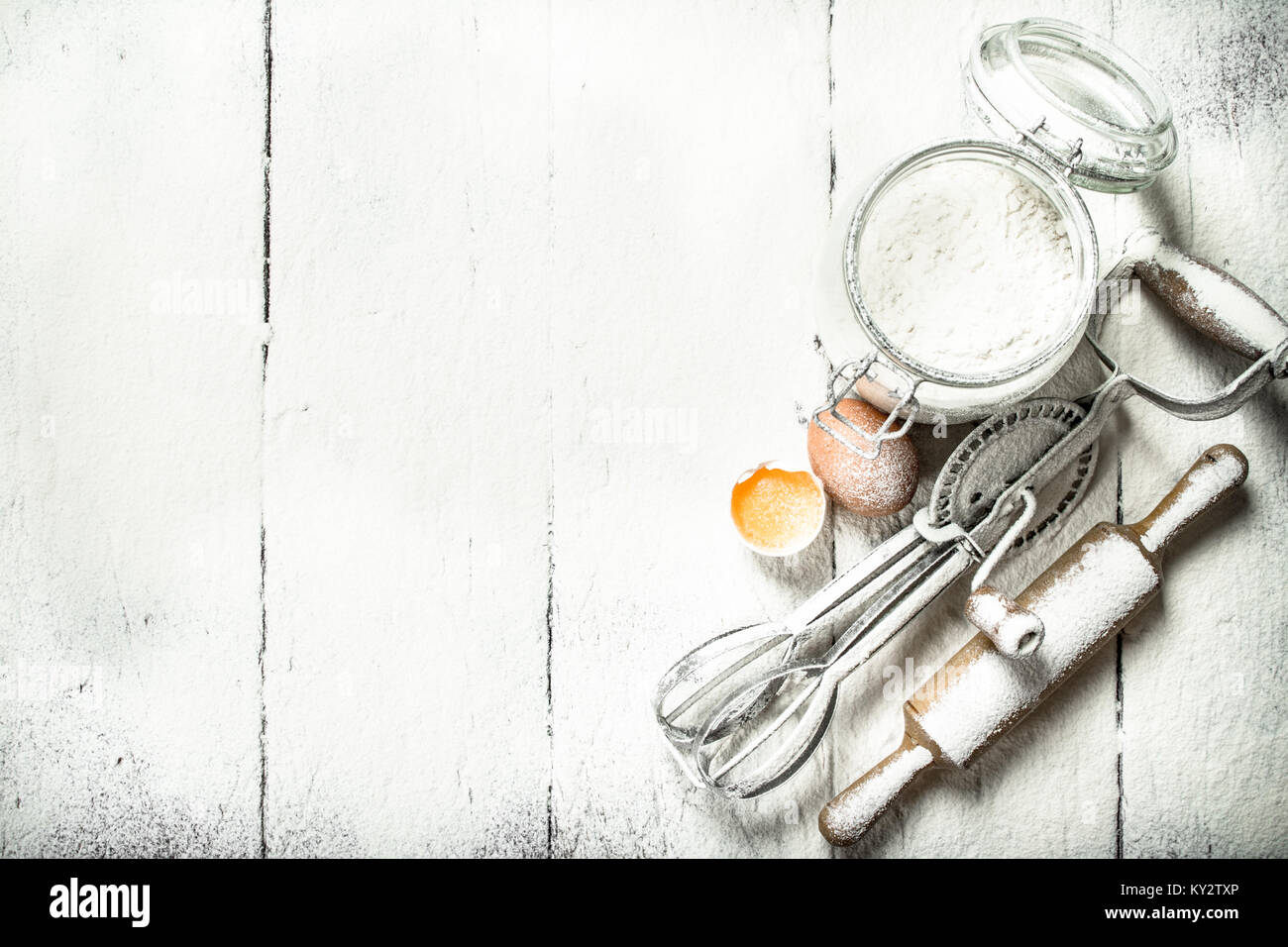 Baking background. Tools and ingredients for the dough Stock Photo - Alamy