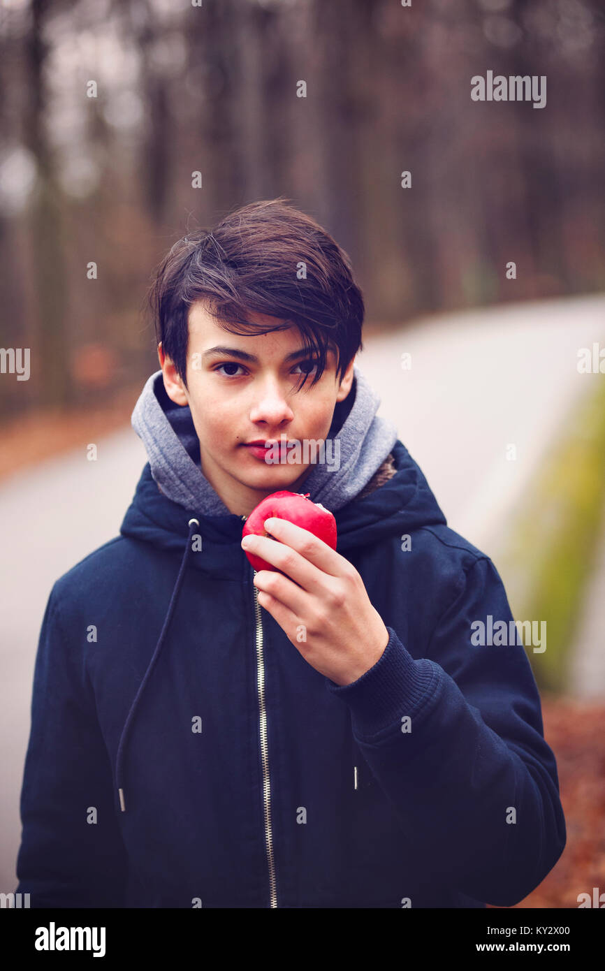 Man eating apple park hi-res stock photography and images - Alamy