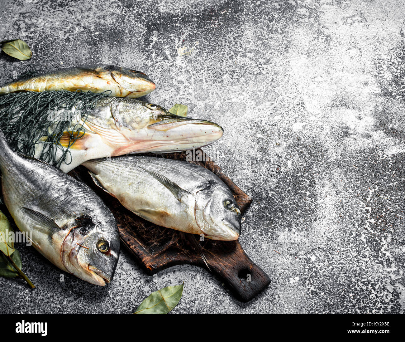 Unprepared fish hi-res stock photography and images - Alamy