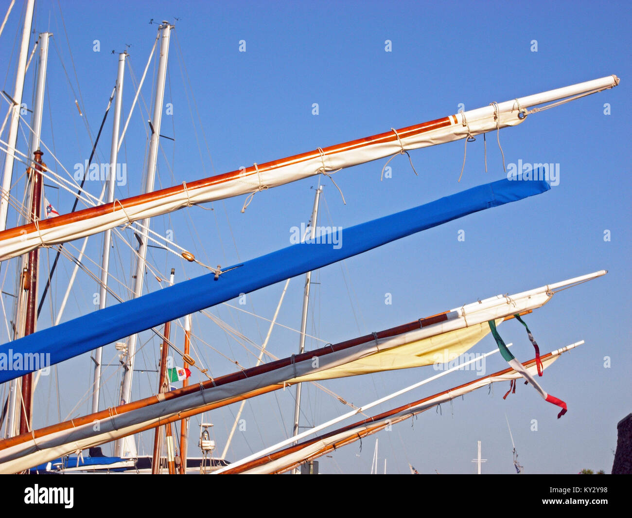 Stintino, Sardinia. The art of lateen sail Stock Photo - Alamy