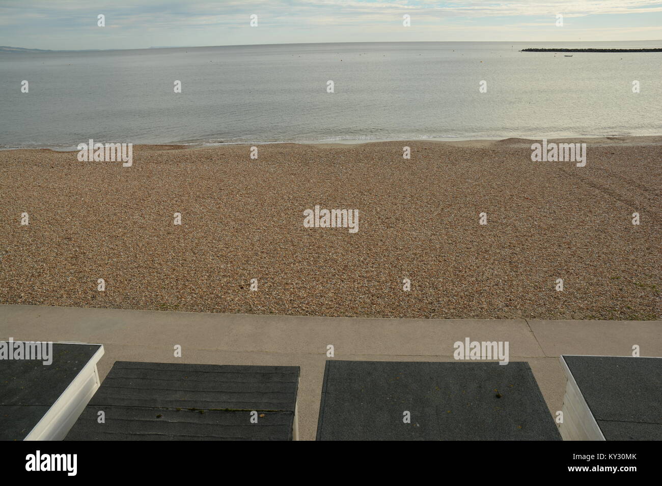 Empty beach and beach huts hi-res stock photography and images - Alamy