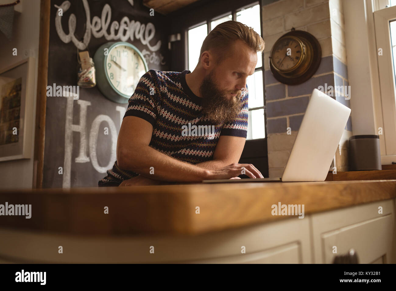 Counter lining hi-res stock photography and images - Alamy