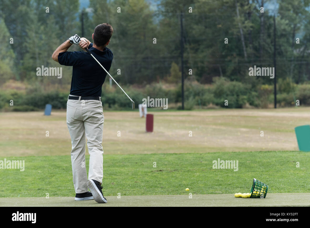 Man training golf swing hi-res stock photography and images - Alamy