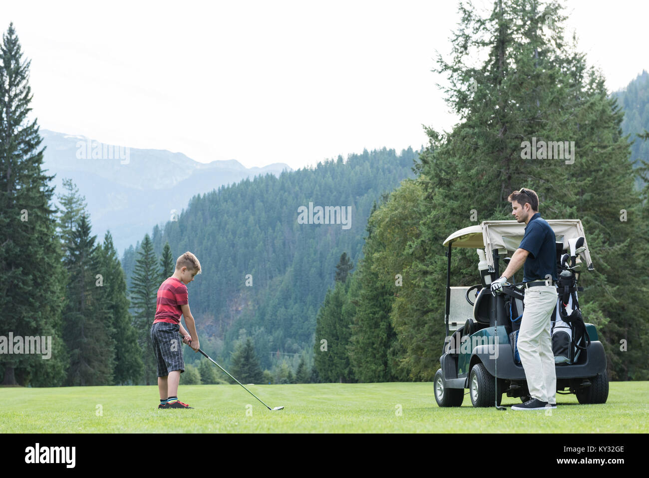 Play golf hi-res stock photography and images - Alamy