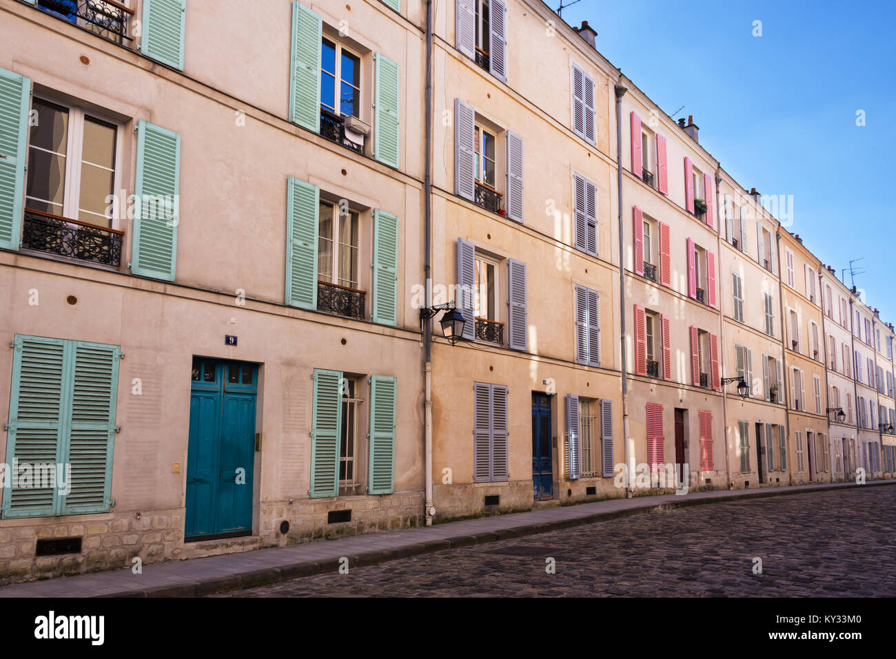 European streetscape hi-res stock photography and images - Alamy