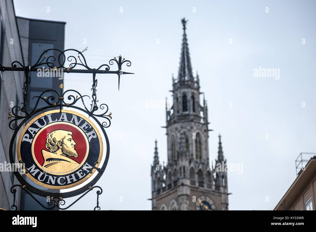 Paulaner logo hi-res stock photography and images - Alamy