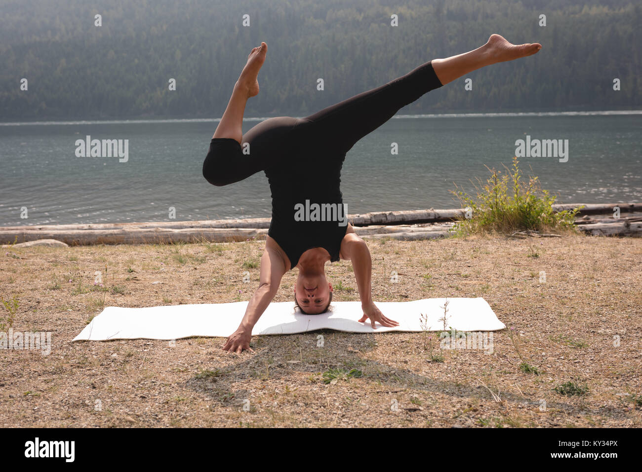 Yoga head stand hi-res stock photography and images - Alamy