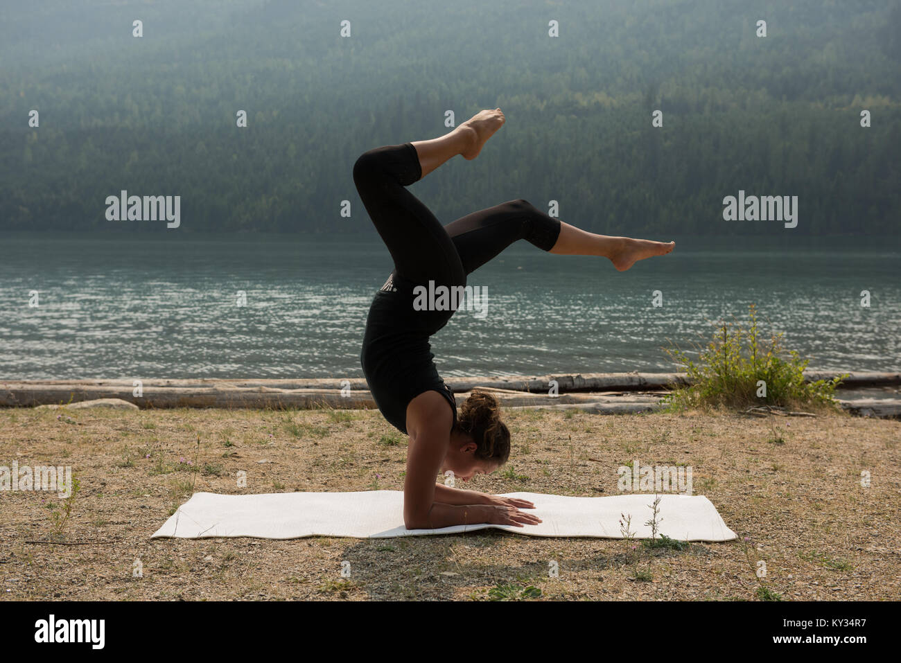 Acrobatic woman hi-res stock photography and images - Alamy