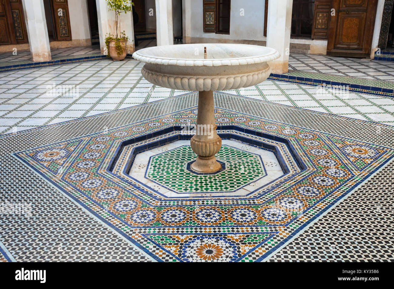 Moroccan ceiling tiles hi-res stock photography and images - Alamy