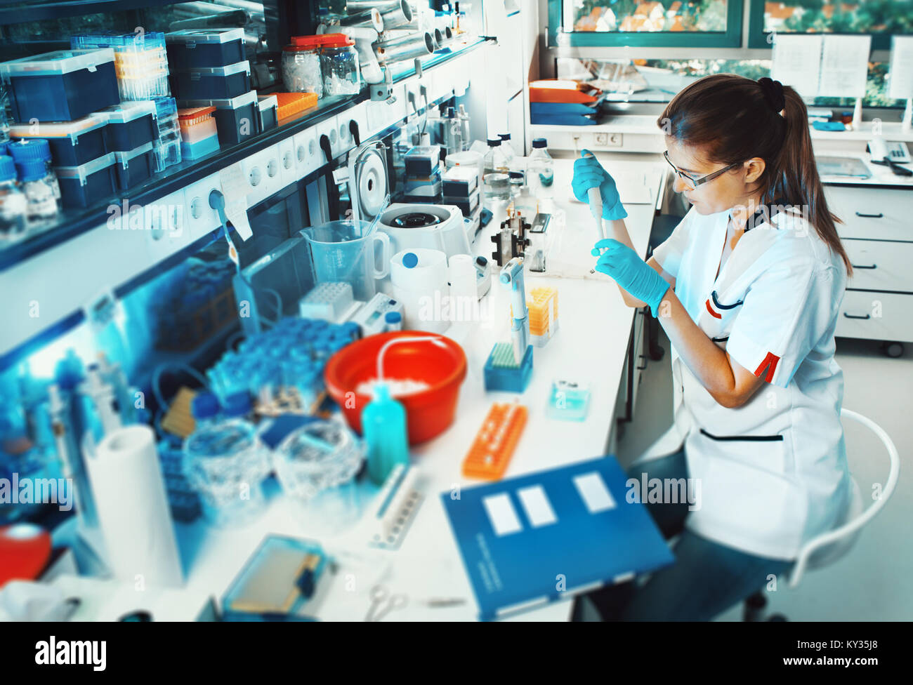 Young scientist works in modern biological lab Stock Photo - Alamy