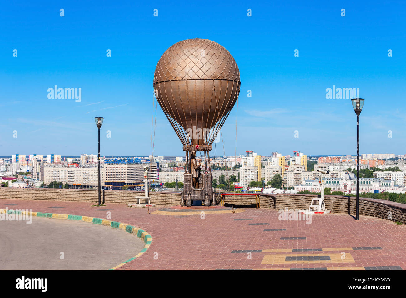 NIZHNY NOVGOROD, RUSSIA - JUNE 29, 2016: Jules Verne Monument on Fedorovsky Embankment in Nizhny ...