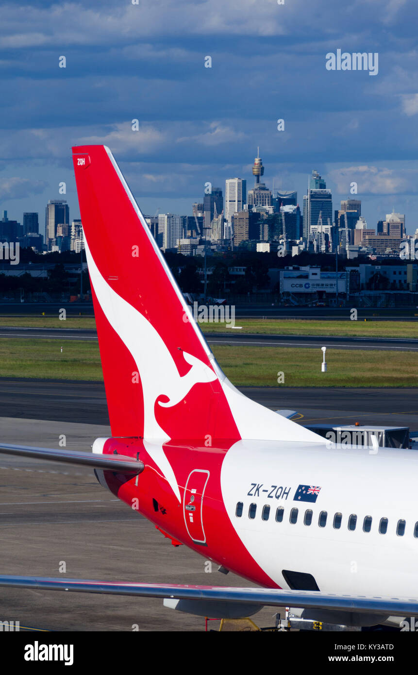 Qantas aircraft hi-res stock photography and images - Alamy