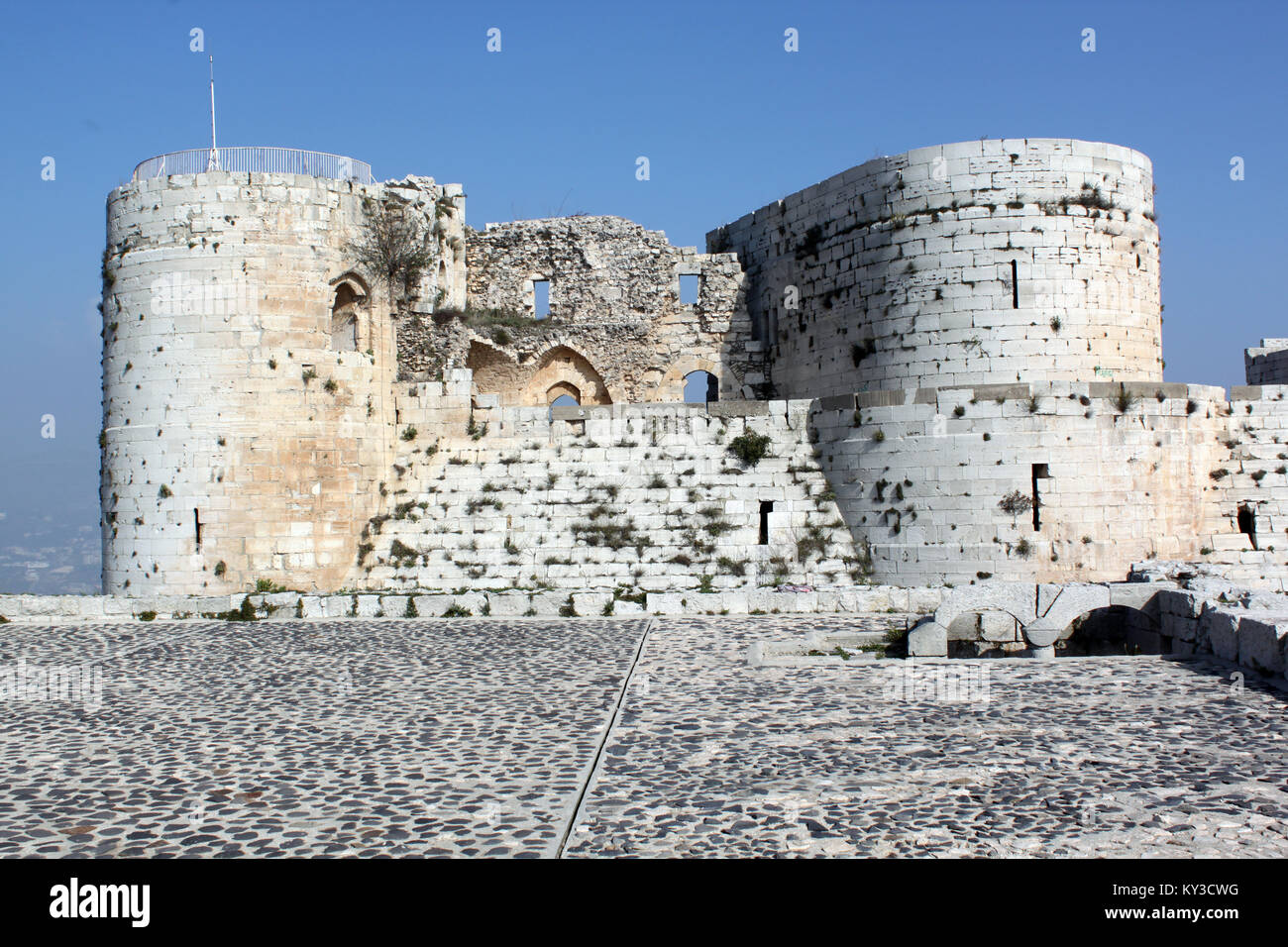 Towers of castle Krak de Chevalier in Syria Stock Photo - Alamy