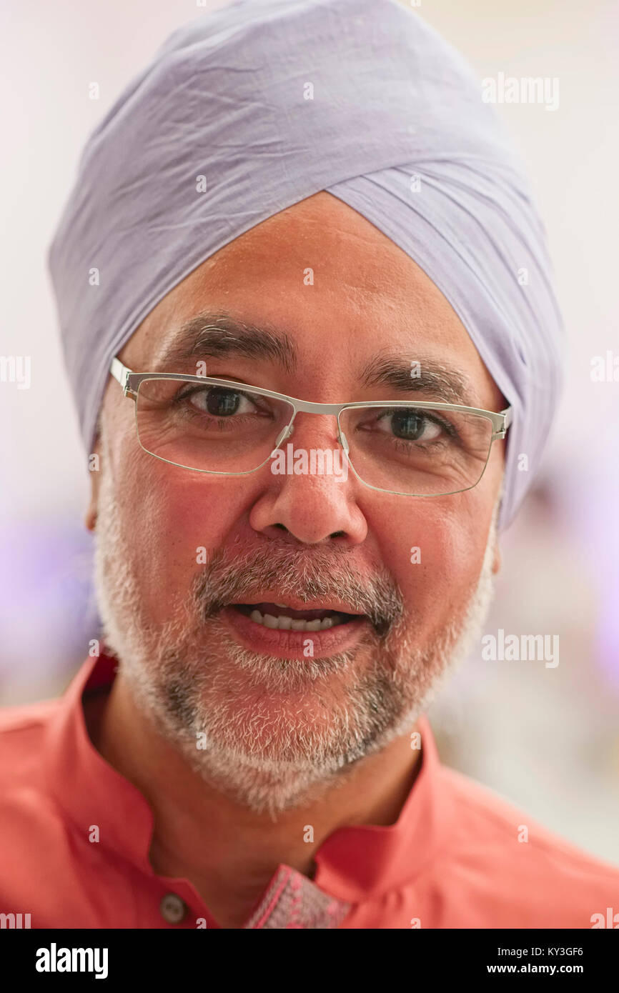 Indian sikh man hi-res stock photography and images - Alamy
