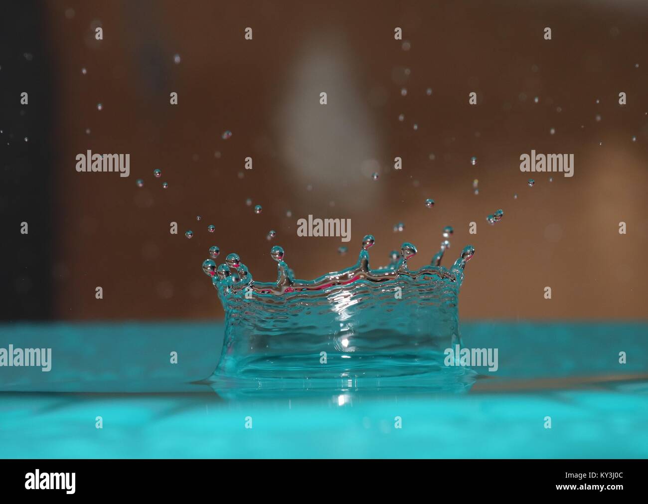 Bouncing waves hi-res stock photography and images - Alamy