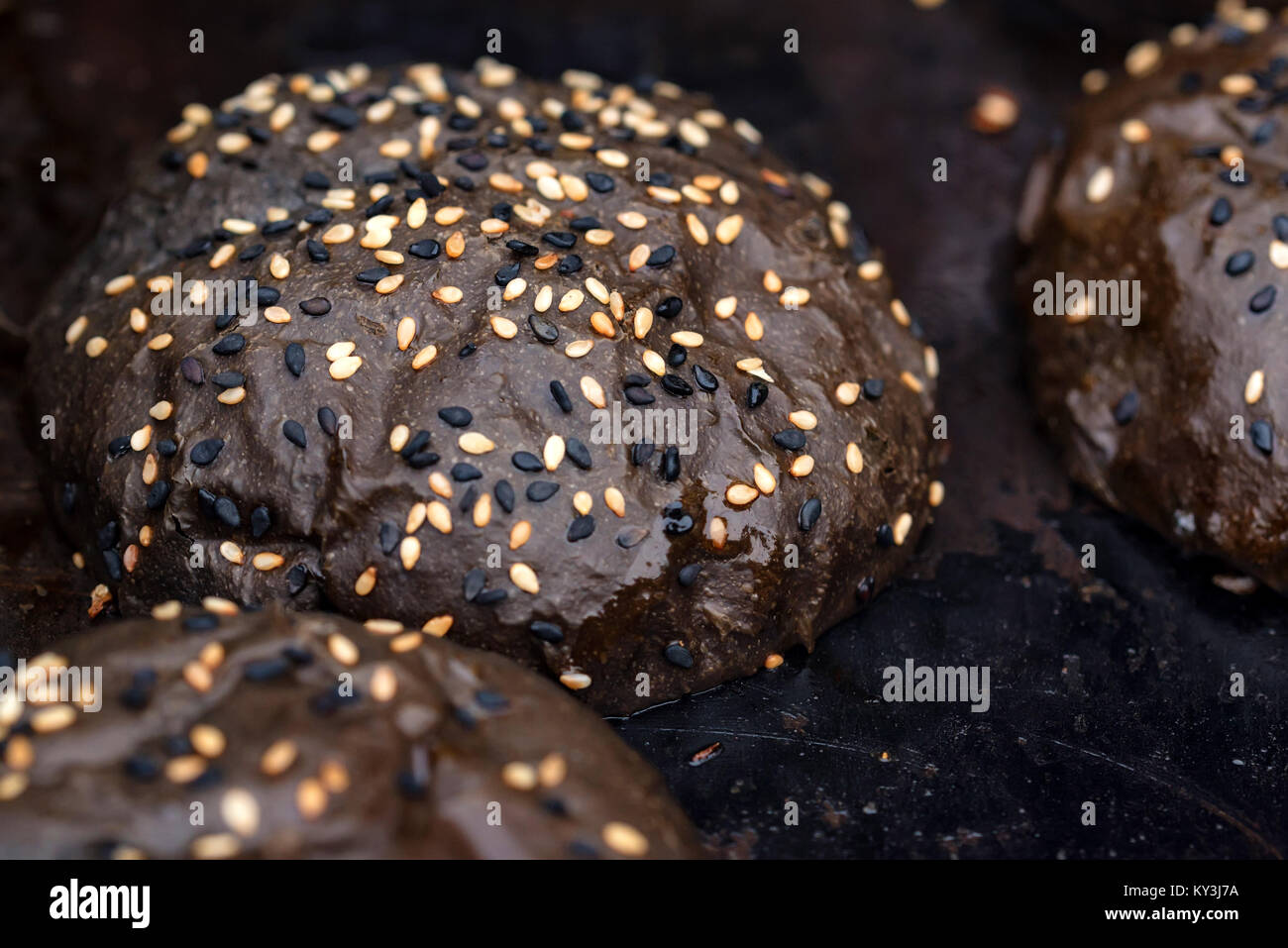 Close up of sesame rye bread bun Stock Photo - Alamy