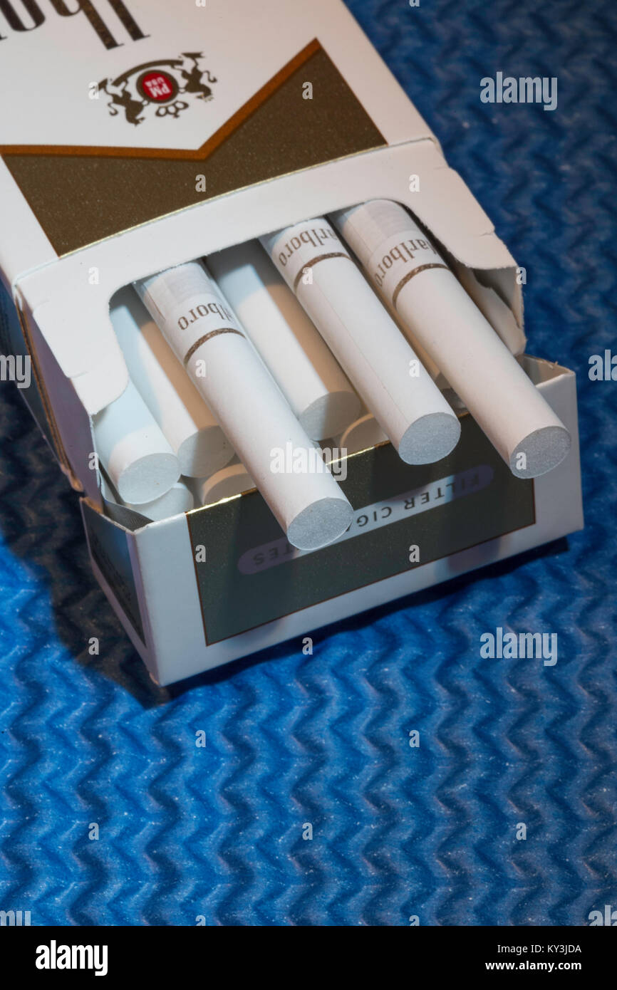 Cigarettes hi-res stock photography and images - Alamy