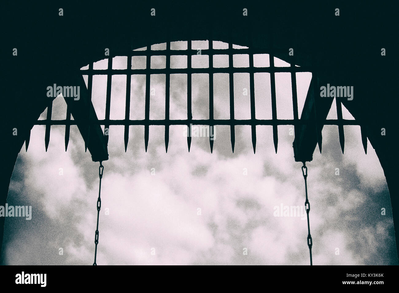 Portcullis hi-res stock photography and images - Alamy