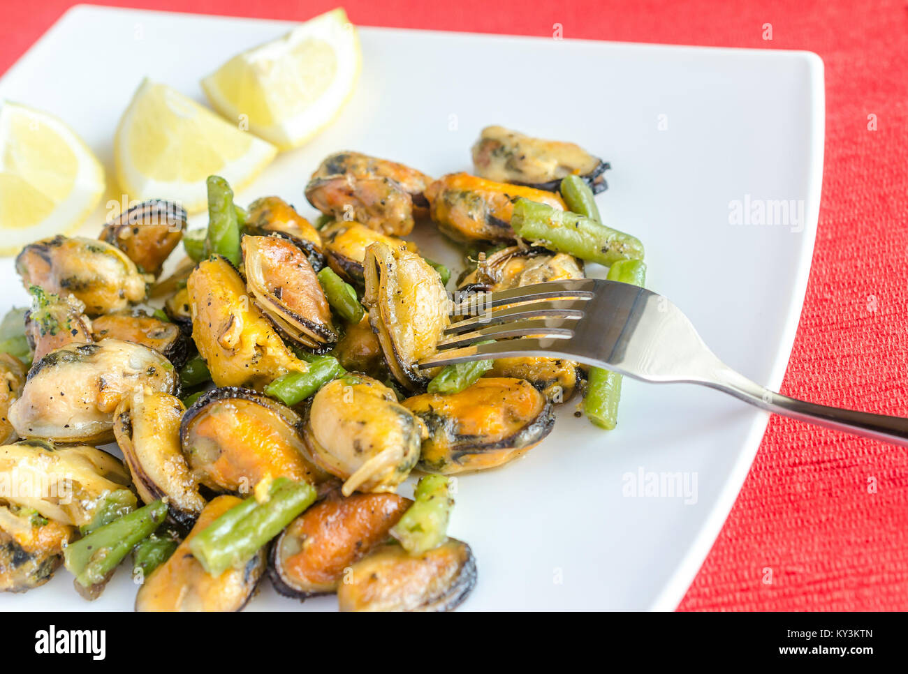 Fried mussels on the pan Stock Photo - Alamy