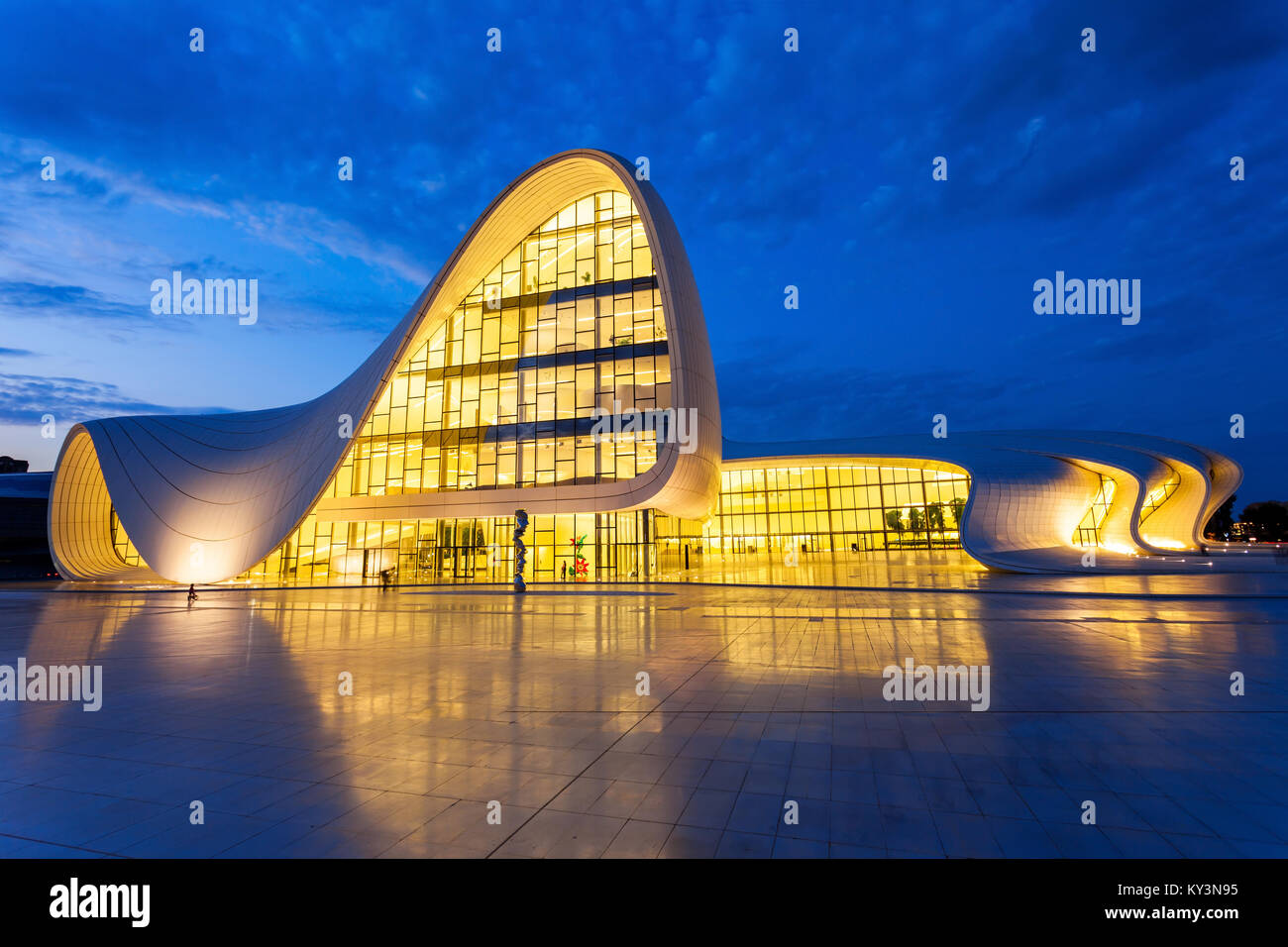 BAKU, AZERBAIJAN - SEPTEMBER 12, 2016: The Heydar Aliyev Center at ...