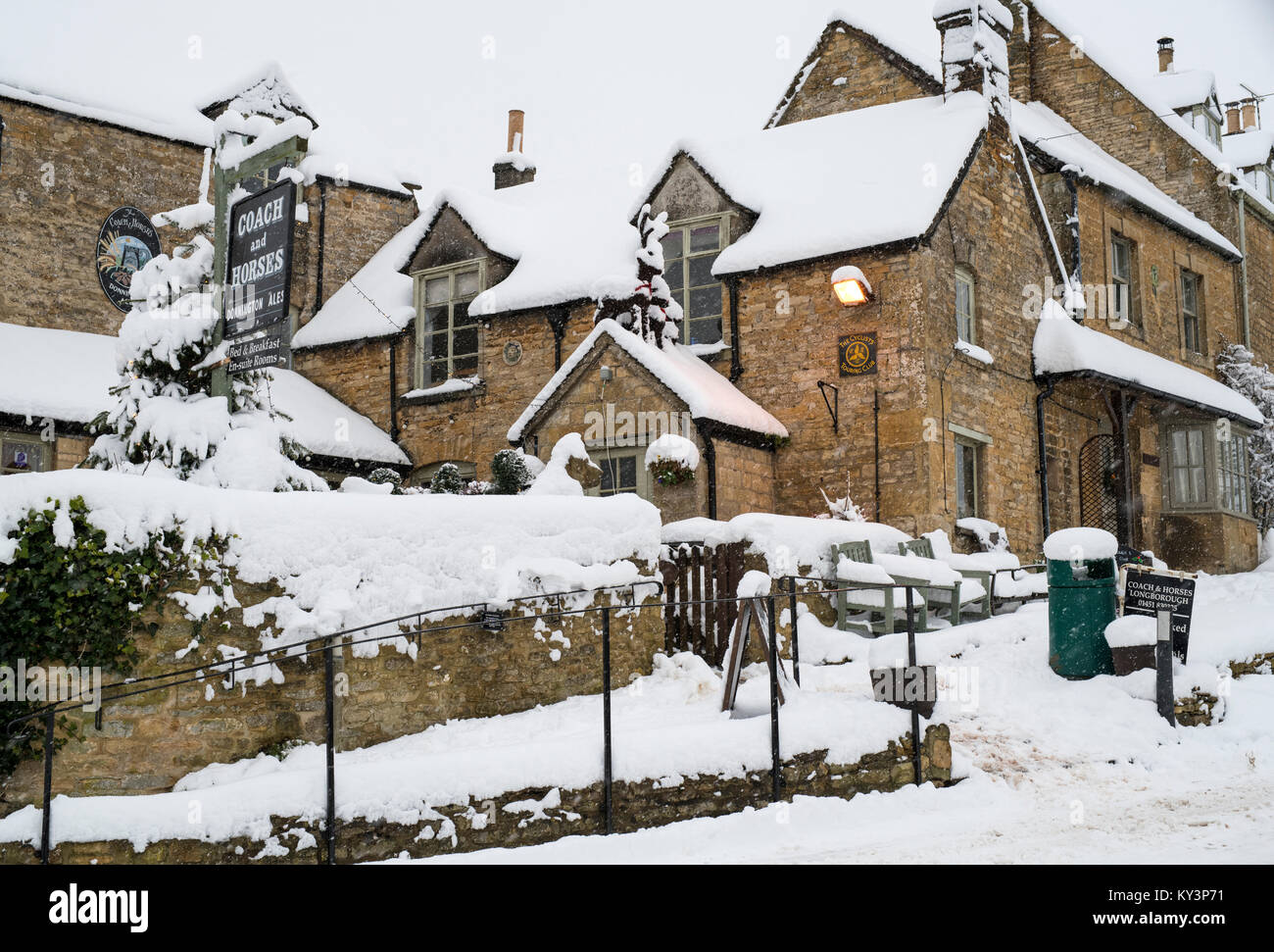Coach and horses pubs hi-res stock photography and images - Alamy