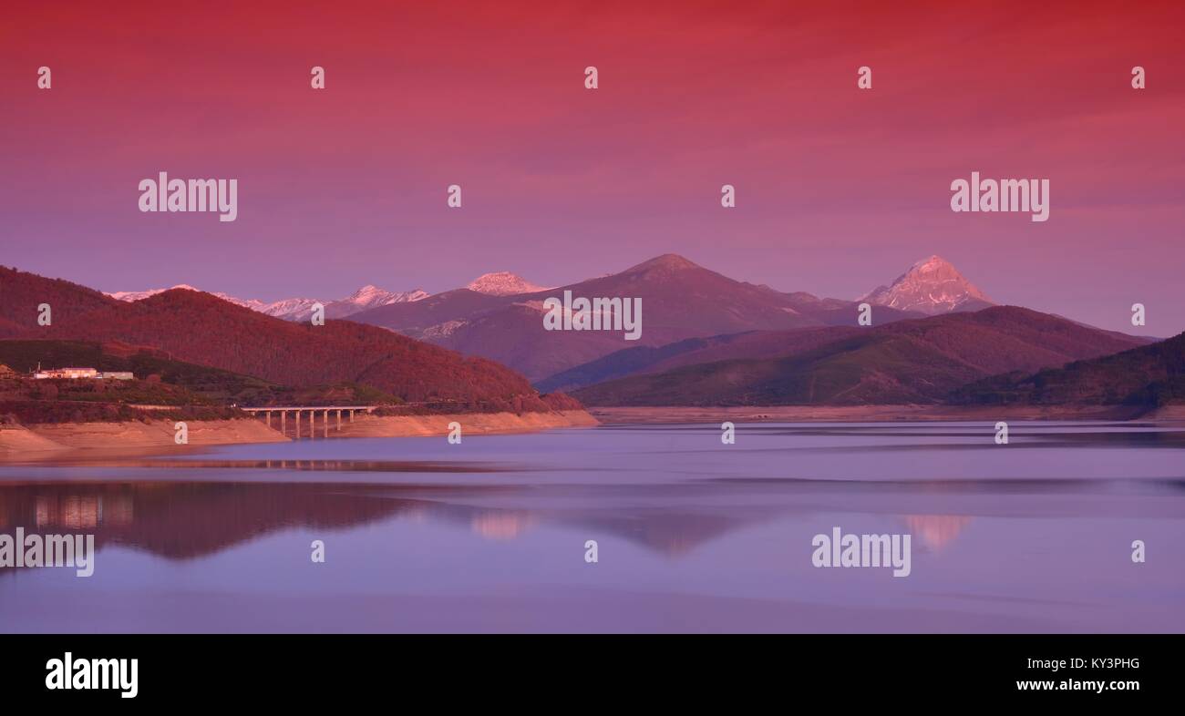 Riaño dam león spain hi-res stock photography and images - Alamy