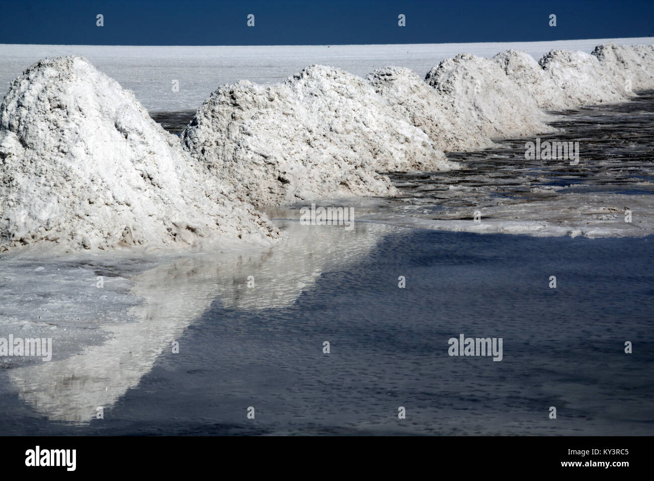 Piramids on the salt lake Uyuni in Bolivia Stock Photo - Alamy