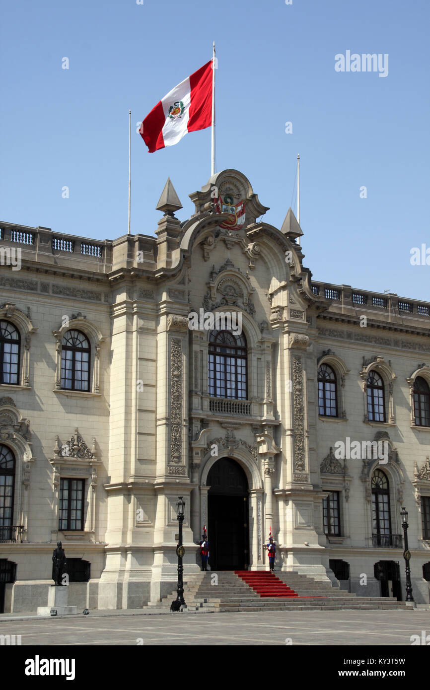 facade of president palace in center of Lima, Peru Stock Photo - Alamy
