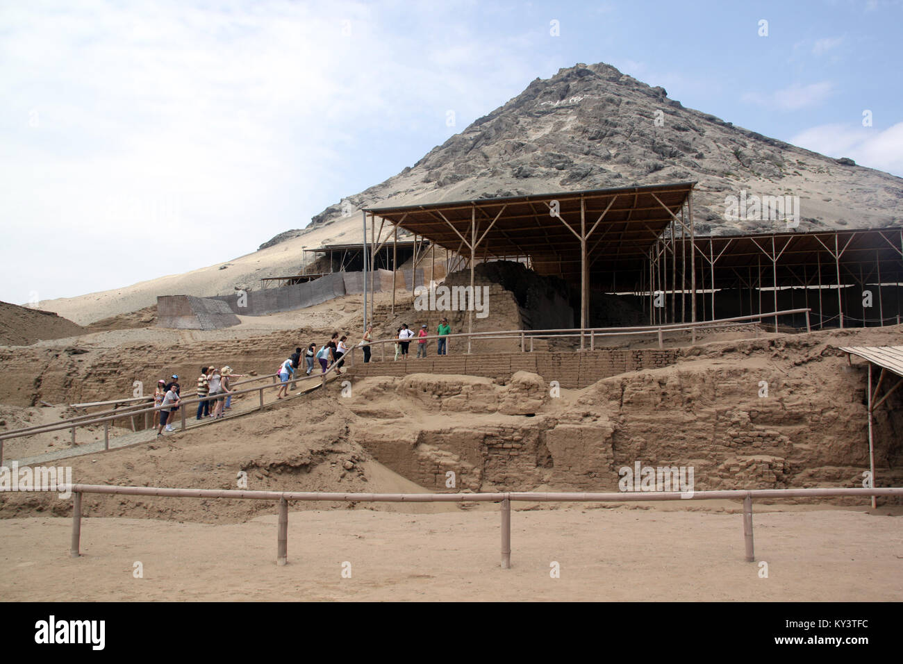 Ruins Huaca de la Luna and tourists, north Peru Stock Photo - Alamy