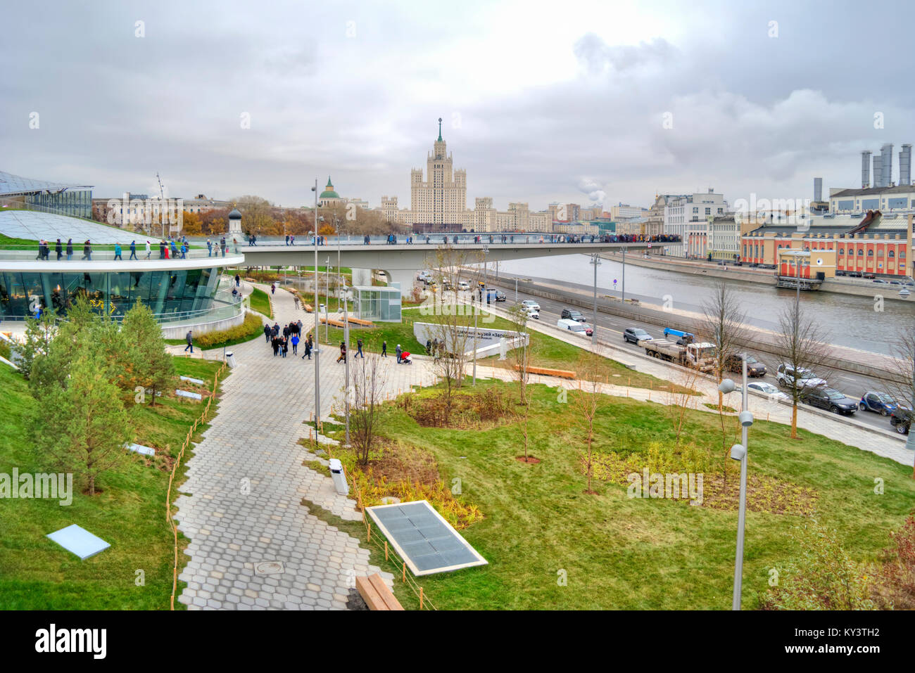 MOSCOW, RUSSIA - November 04.2017: Natural-landscape Park Zaryadye in ...