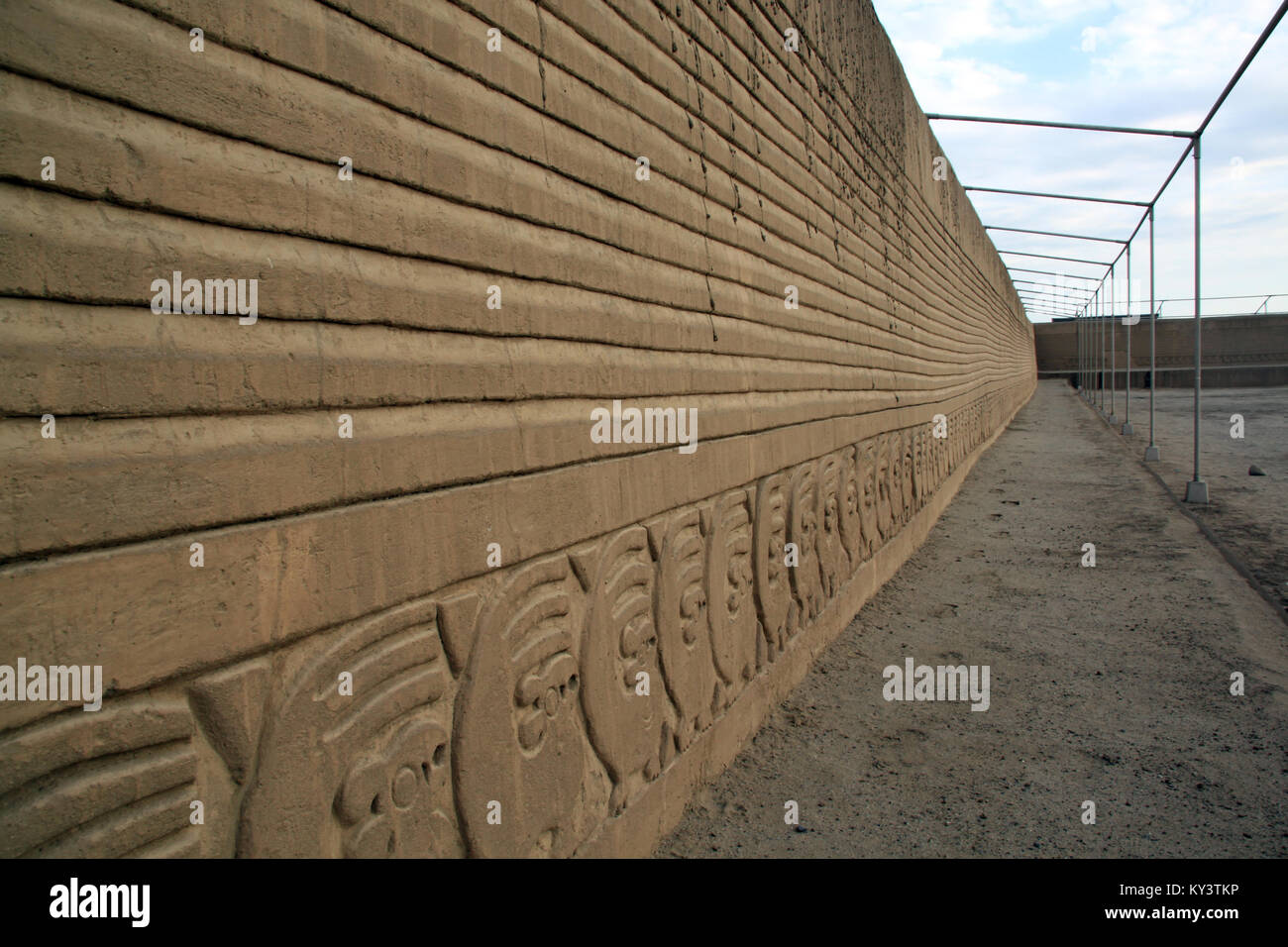 Long wall of ruins in Chan Chan, north Peru Stock Photo - Alamy