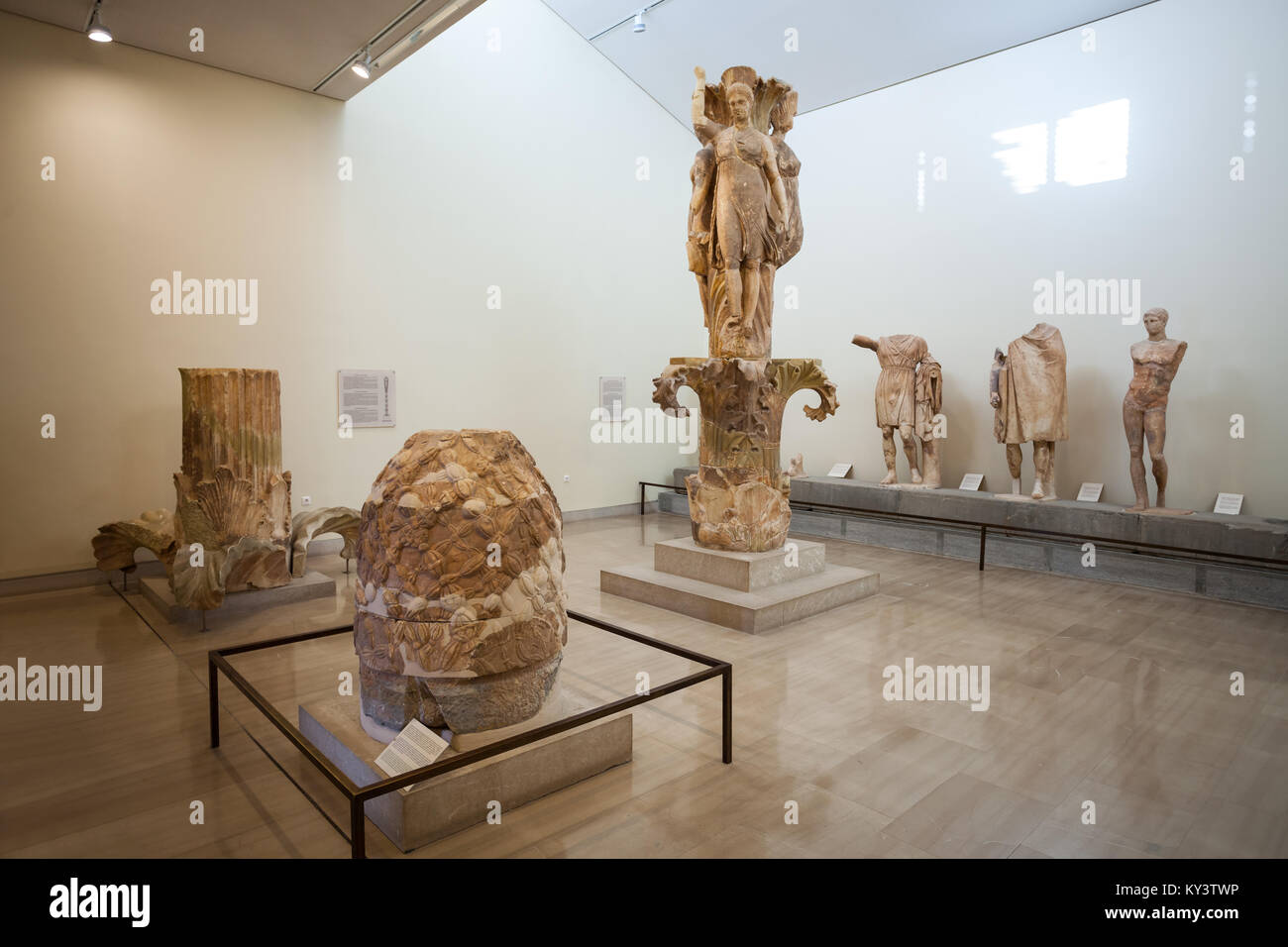 The dancers of delphi hi-res stock photography and images - Alamy