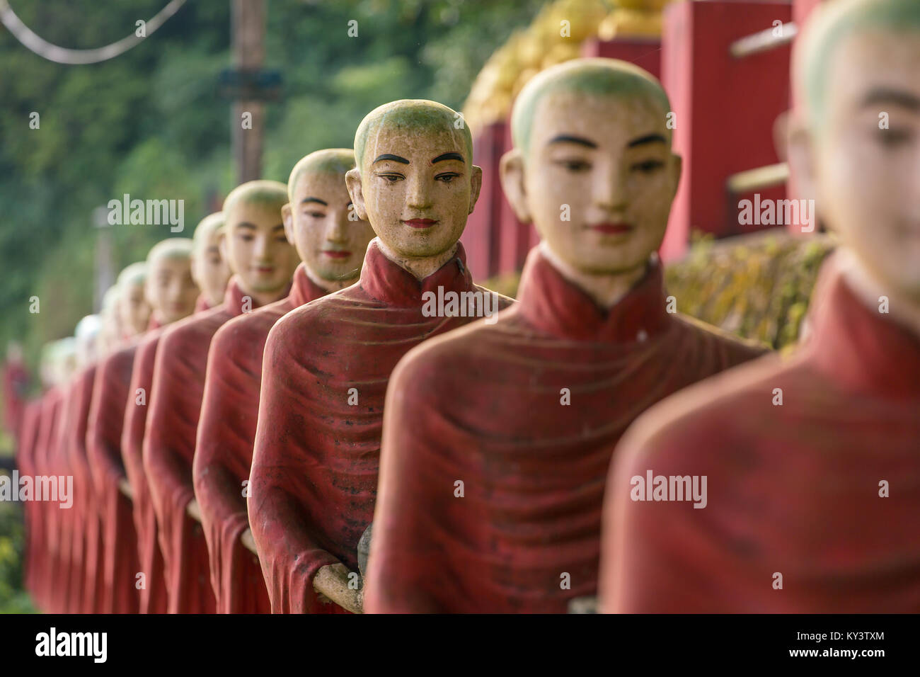Statues of monks hi-res stock photography and images - Alamy