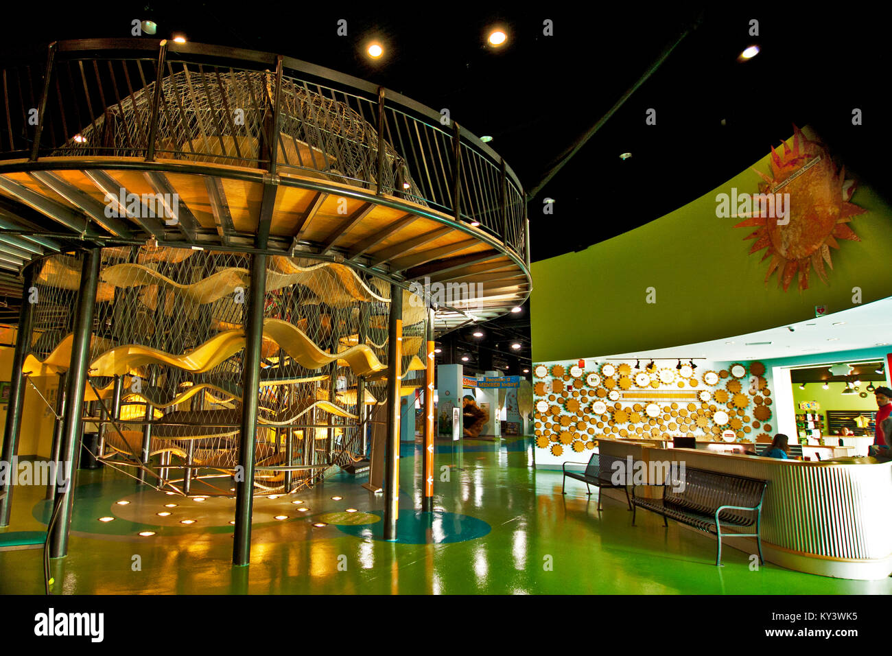 Kids science museum machine hi-res stock photography and images - Alamy