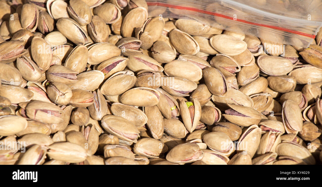 Pistachio nuts with shell ready to eat Stock Photo - Alamy