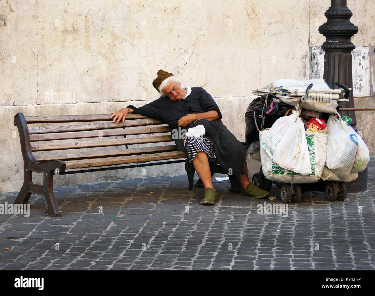 Homeless in rome hi-res stock photography and images - Alamy