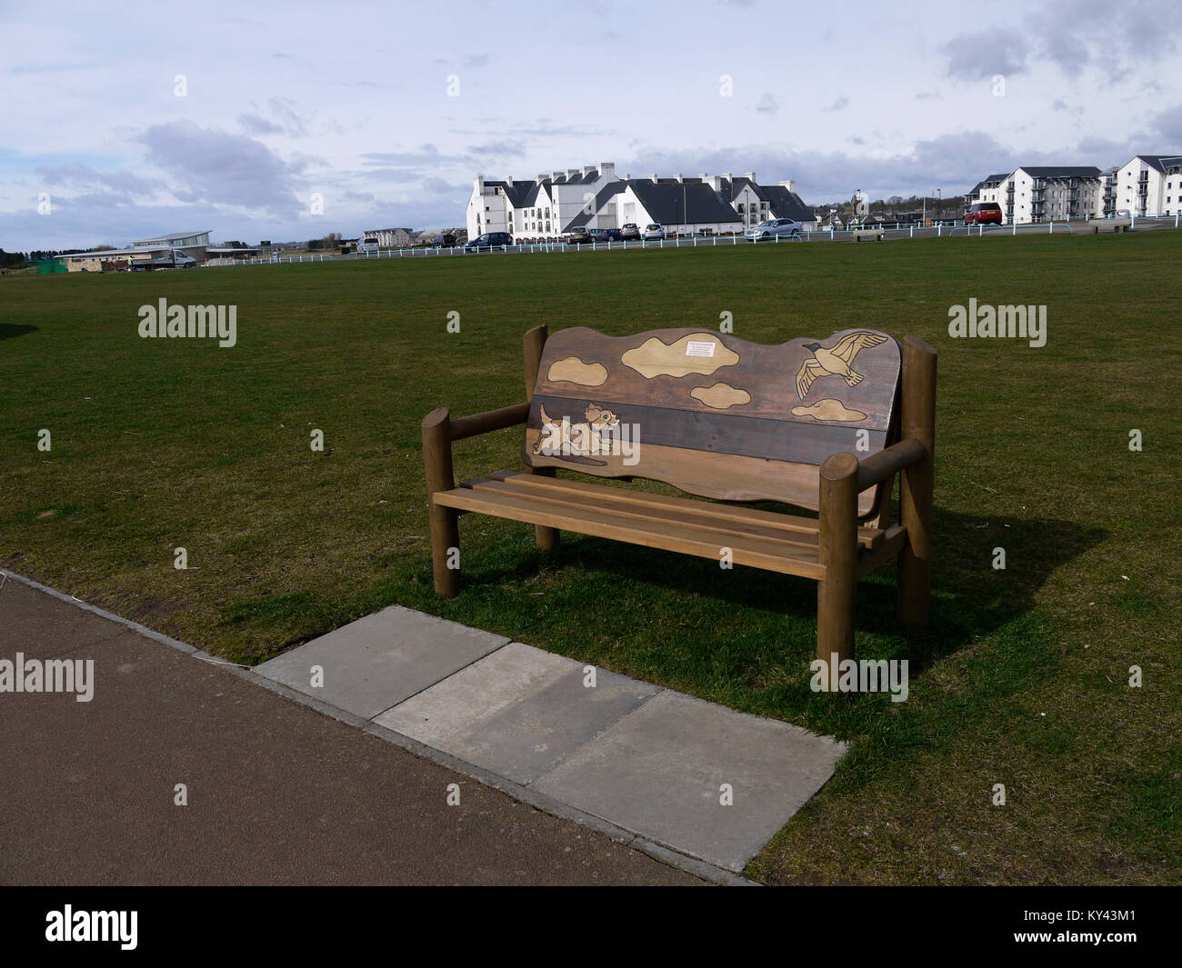 Wooden memorial bench hi-res stock photography and images - Alamy