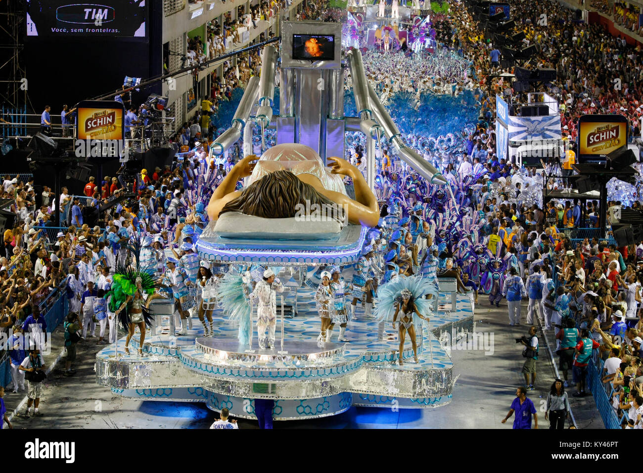 Samba school presentation in Sambodrome in Rio de Janeiro carnival ...