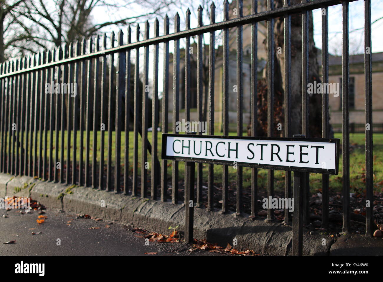 Old sign with trees behind hi-res stock photography and images - Alamy