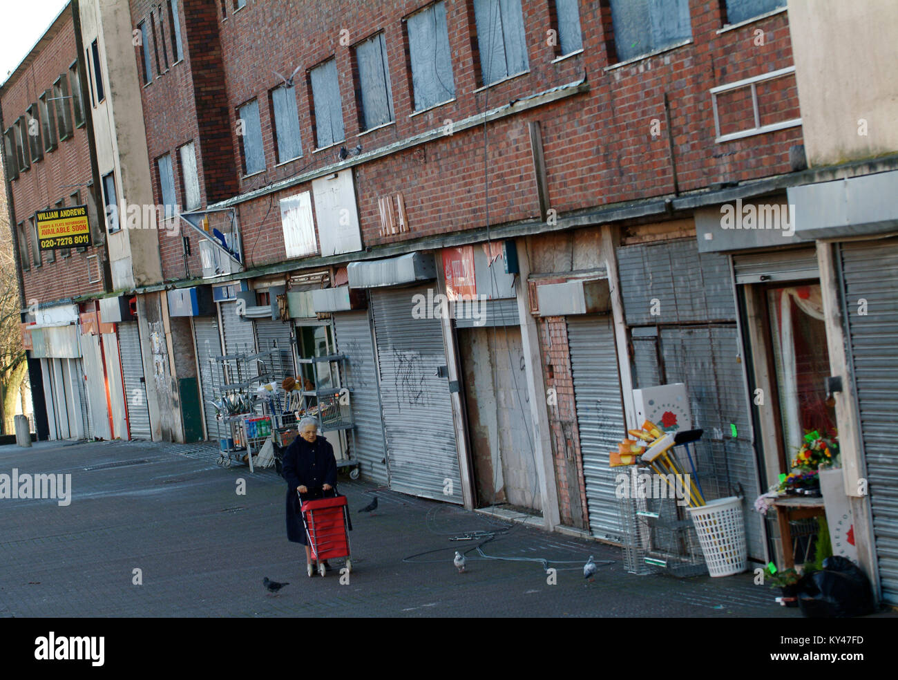 Derelict shops and job centre in Hartcliffe, Bristol Stock Photo - Alamy