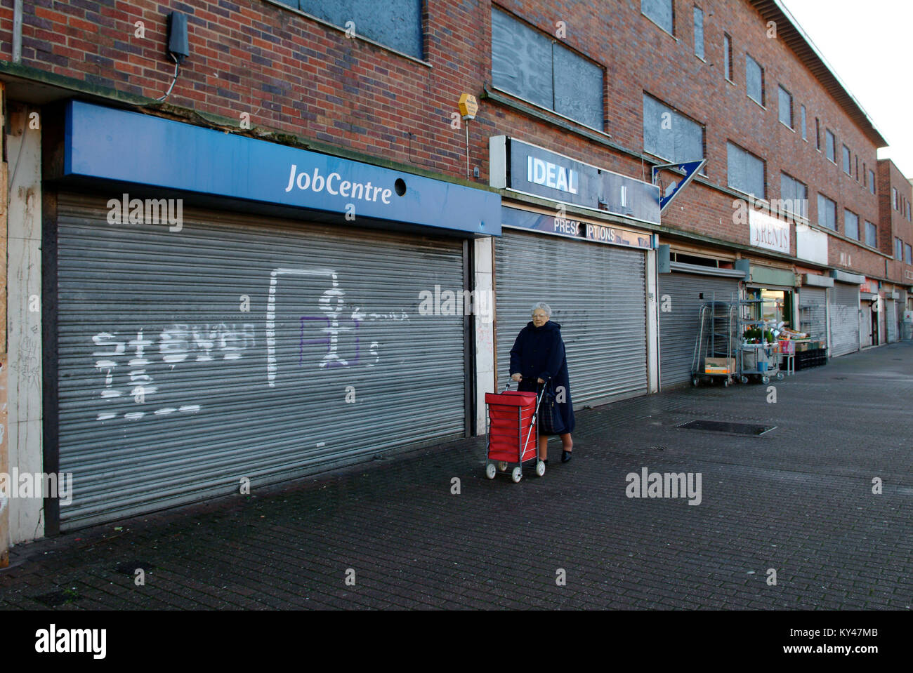 Derelict shops and job centre in Hartcliffe, Bristol Stock Photo - Alamy