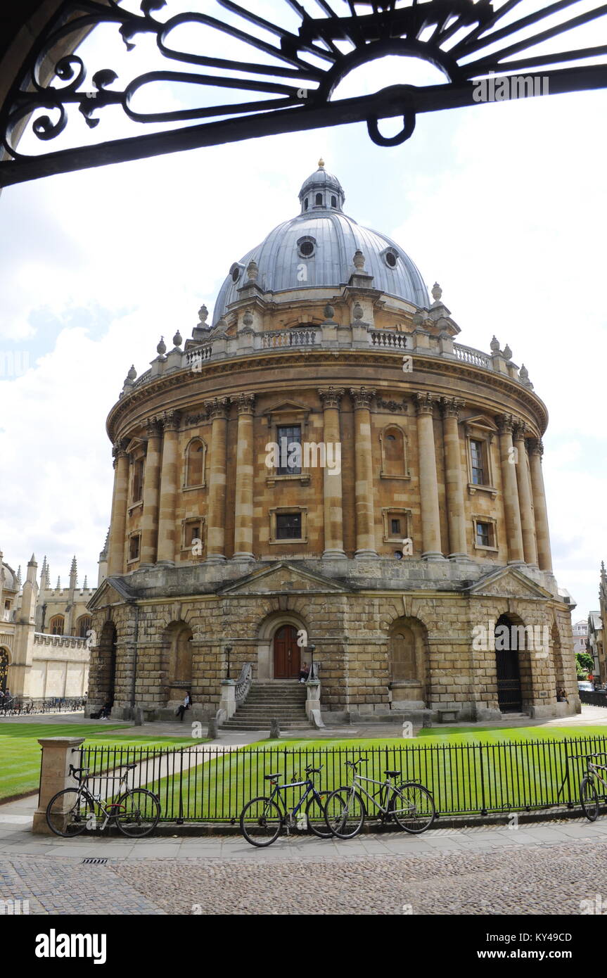 Exterior of The Radcliffe Camera Library with bicycles in foreground ...