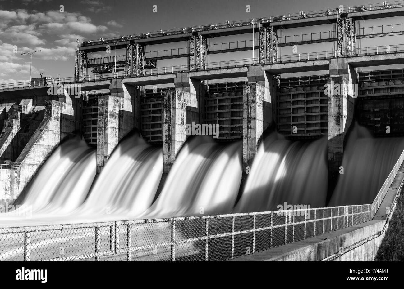 Open dam gates hi-res stock photography and images - Alamy