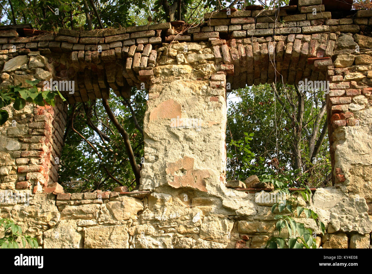 War in croatia destroyed house hi-res stock photography and images - Alamy