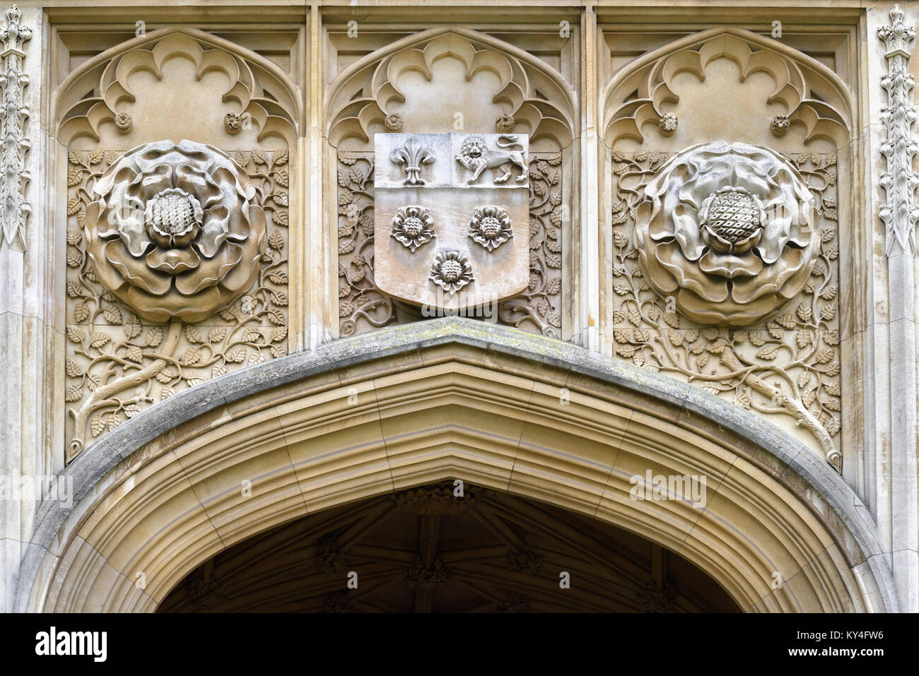 Tudor craftsmanship hi-res stock photography and images - Alamy