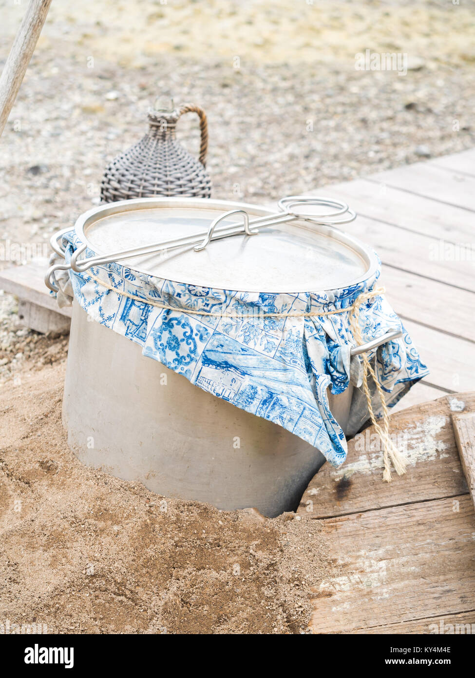 Geothermal cooking in Fumarolas da Lagoa das Furnas on Sao Miguel ...